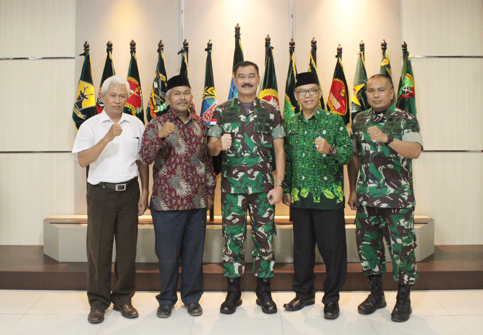 Sinar Pagi Baru - Jalin Kerja Sama Pangdam XII Tpr Terima Kunjungan ...