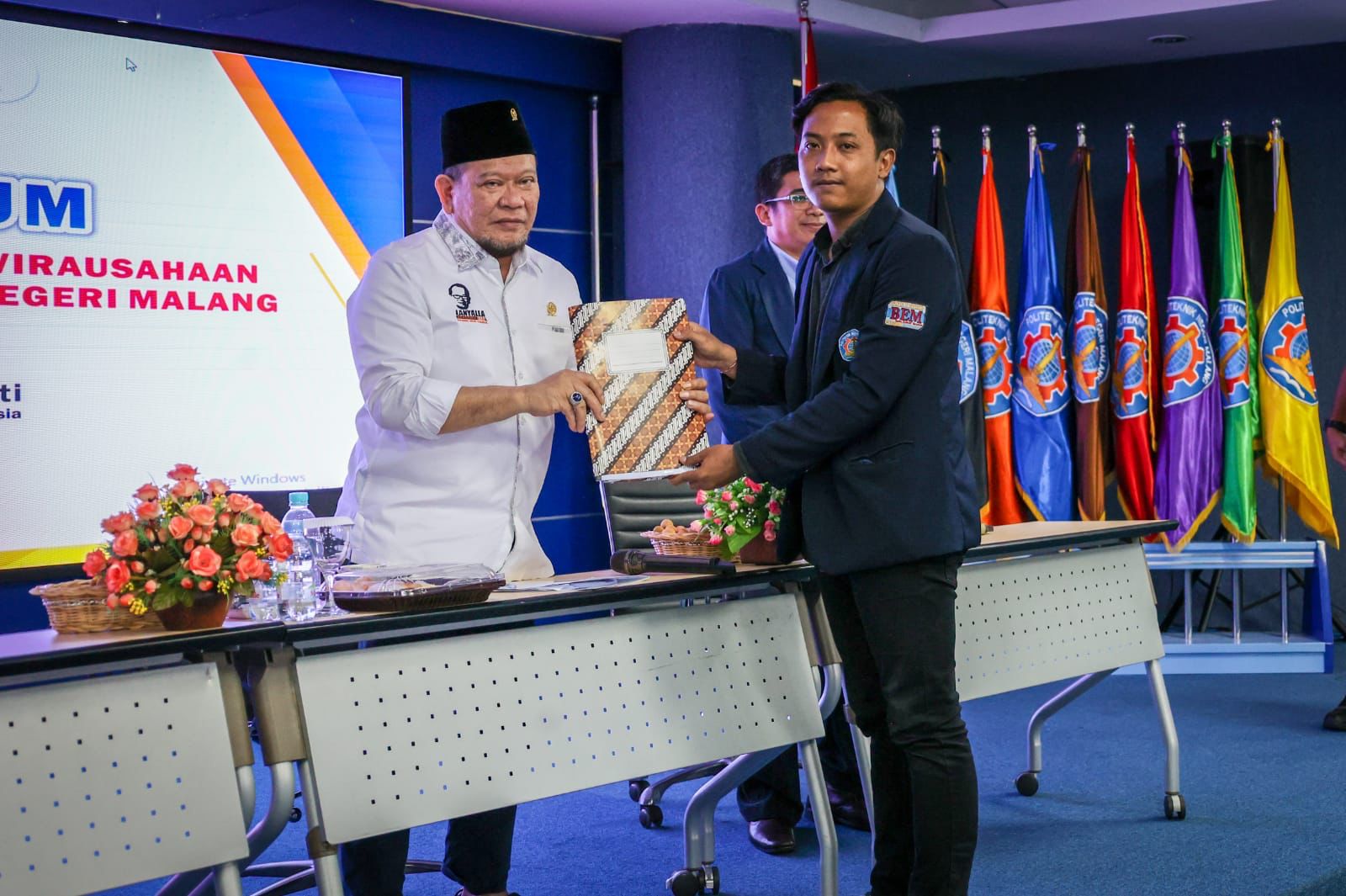 Sinar Pagi Baru - Ketua DPD RI Terima Kajian Strategis dari BEM Polinema
