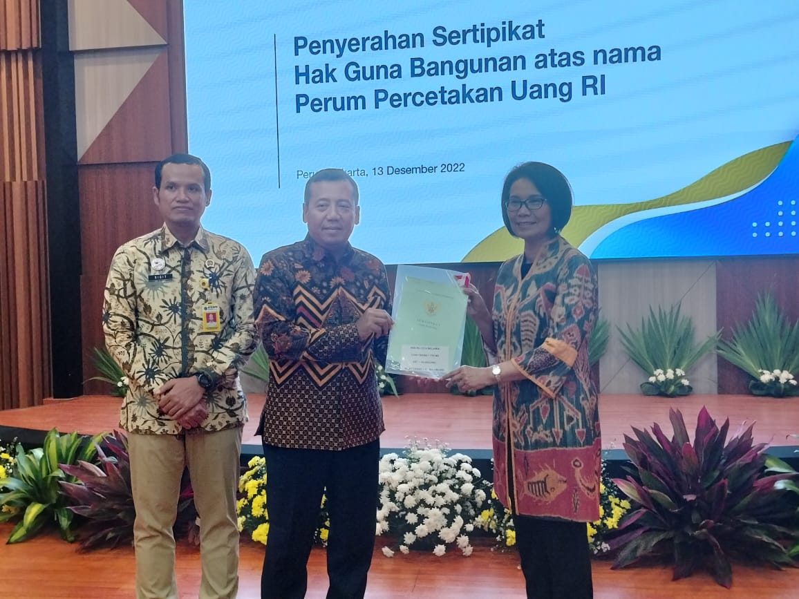 Sinar Pagi Baru - BPN DKI Jakarta Serahkan 21 Sertifikat HGB Milik Peruri