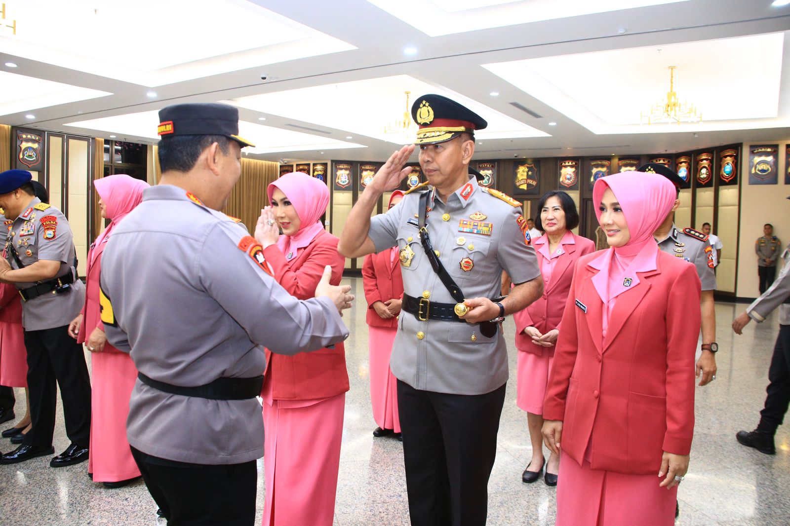 Sinar Pagi Baru - Irjen Pol Winarto Resmi Pimpin Polda Kalsel